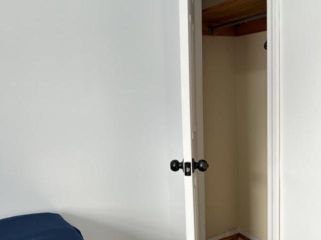 Looking for roommate