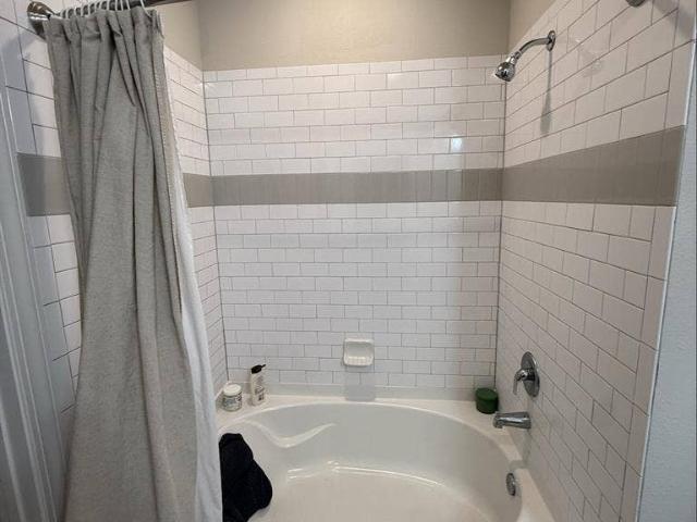Looking for roommate