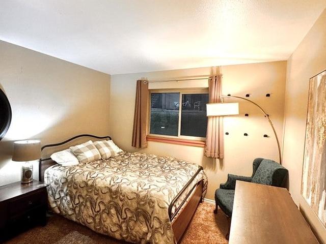 Looking for roommate