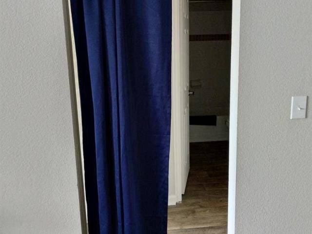 Looking for roommate