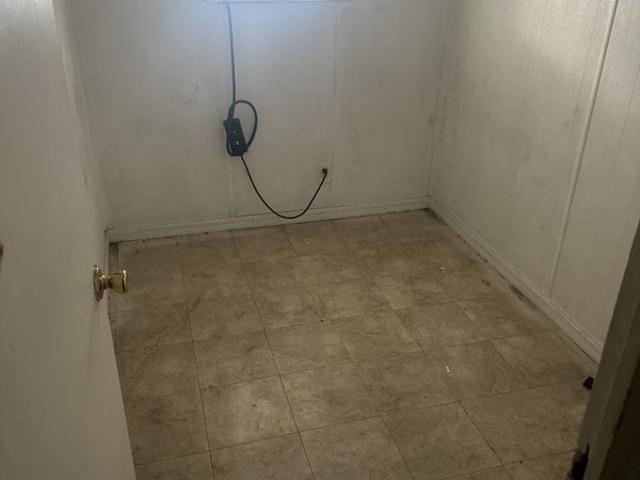 Looking for roommate