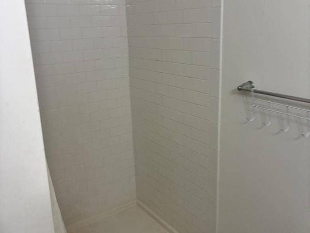 Looking For Roommate