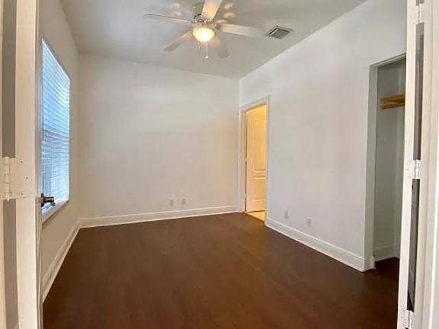 Looking for Roommate