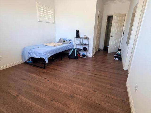 Looking for Roommate