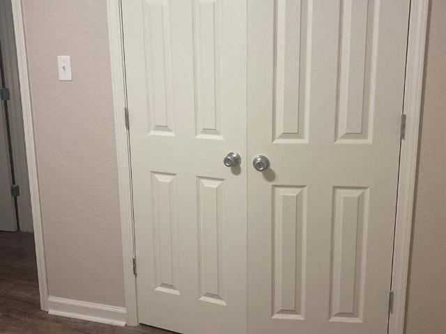 Looking for roommate