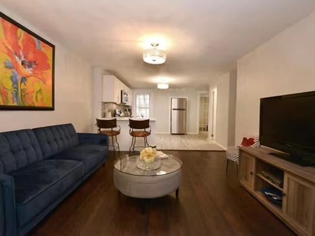 Looking for roommate