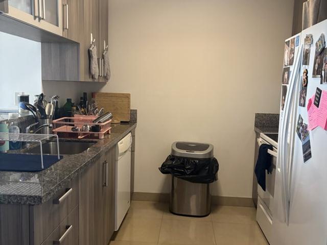 Looking for roommate 2bed/2bath lease or sublease