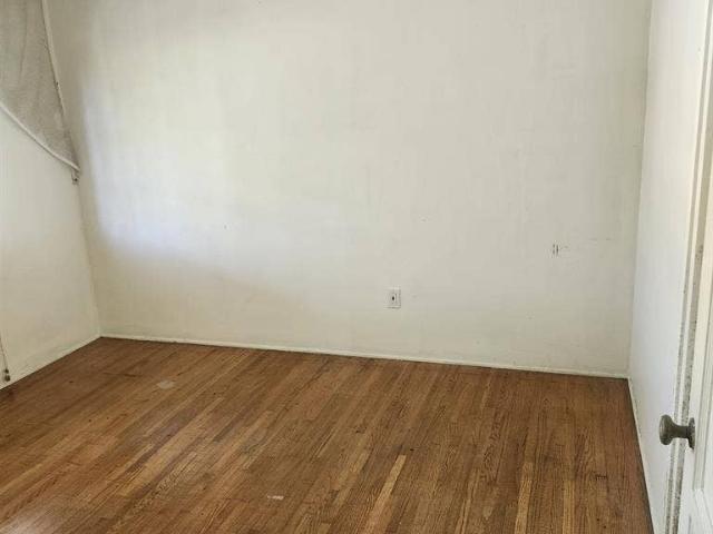 Looking for roommate
