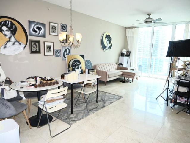 Looking for roommate to share 2b2b