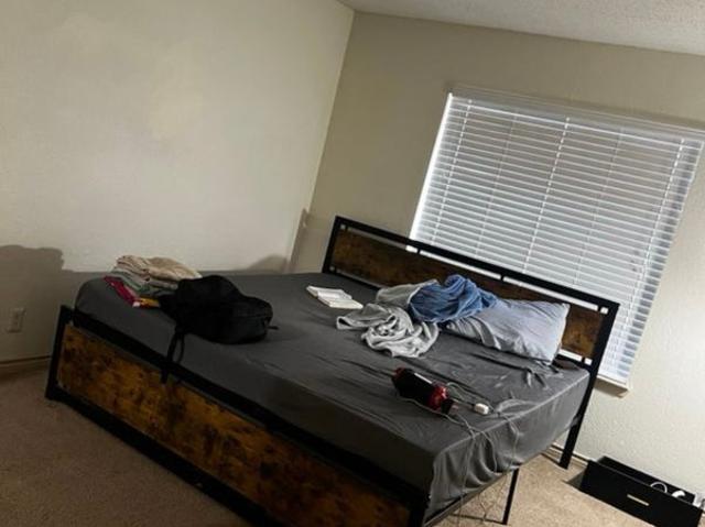 Looking for roommate to split rent with
