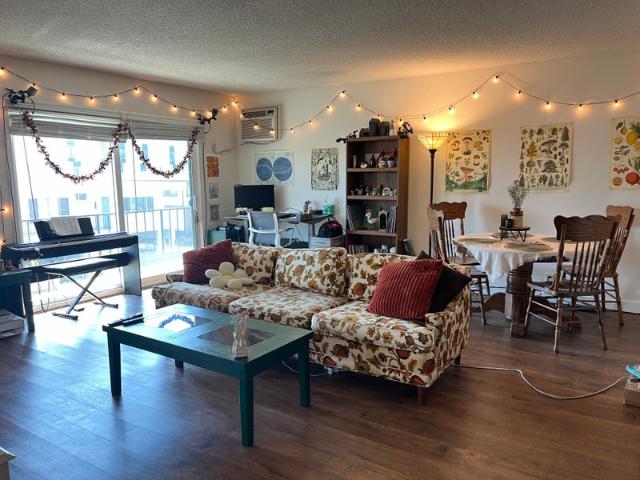 Looking for roommate for 2 Bed 2 Bath in Mar Vista