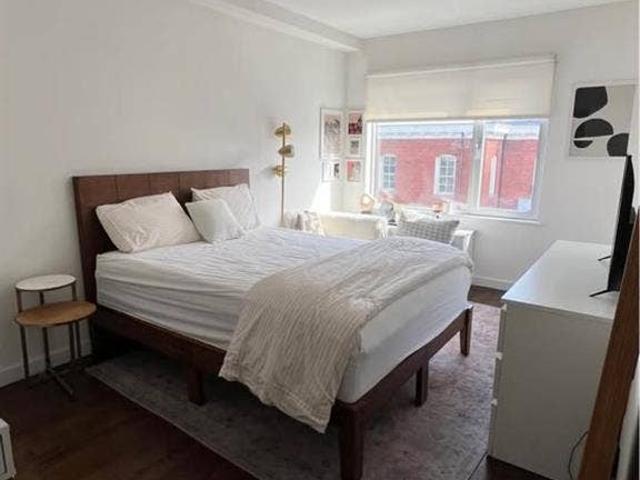 Looking for roommate for 2B/2B 9/1