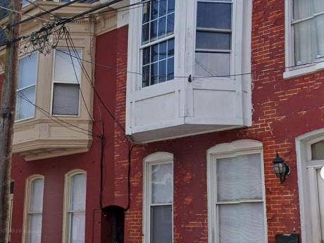 Looking for roommate in York