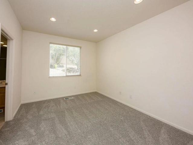 Looking for Roommate in a Gated Community