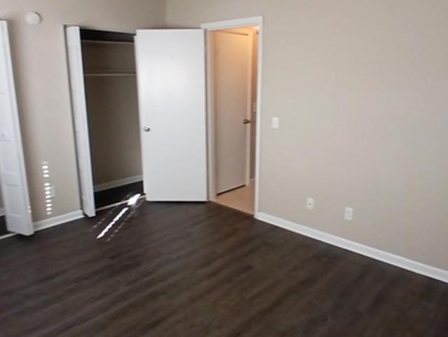 Looking for roommate in Aloma area Immediately
