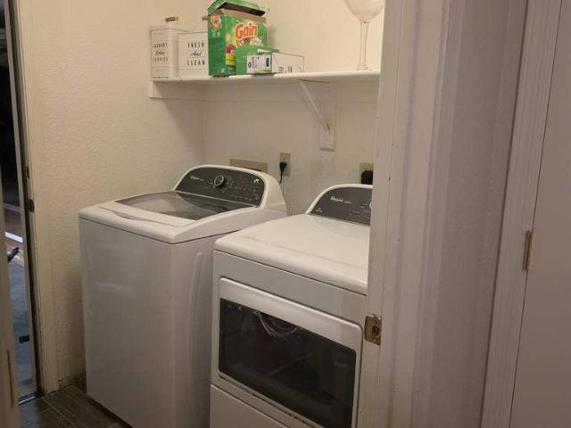 Looking for roommate in Glendale