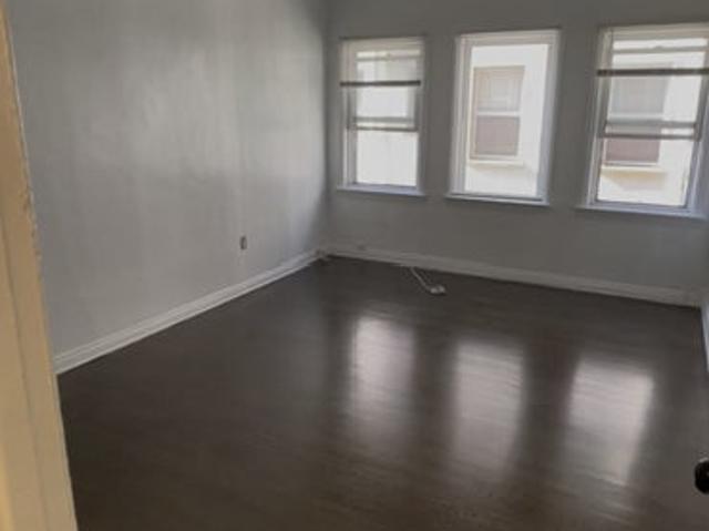 Looking for roommate in HUGE unit