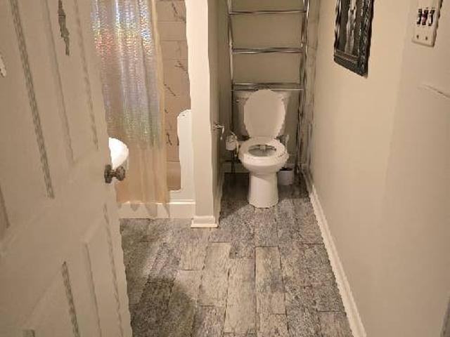 Looking for roommate in Nottingham