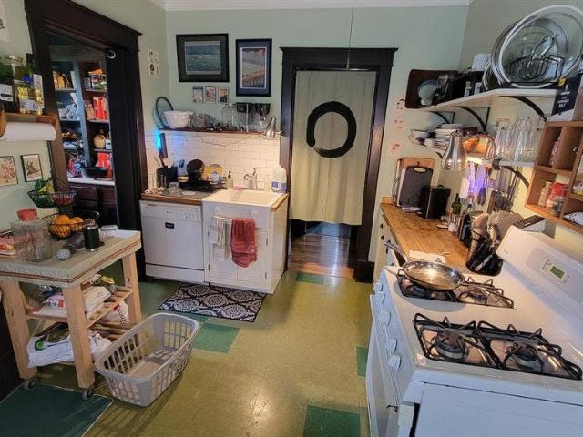 Looking for roommate in south mpls