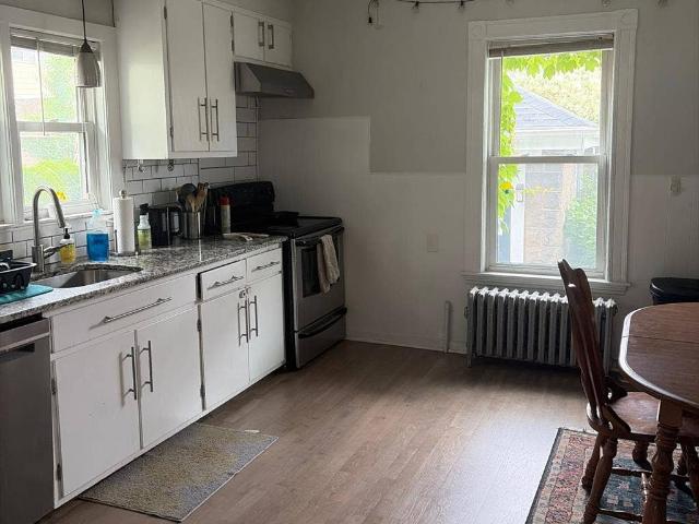 LOOKING FOR ROOMMATE SEPT 1