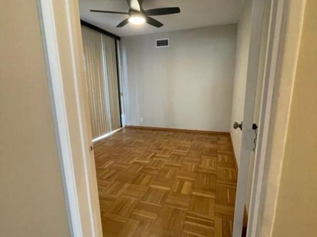Looking for roommates