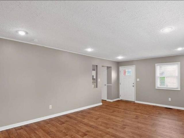 Looking for roommates