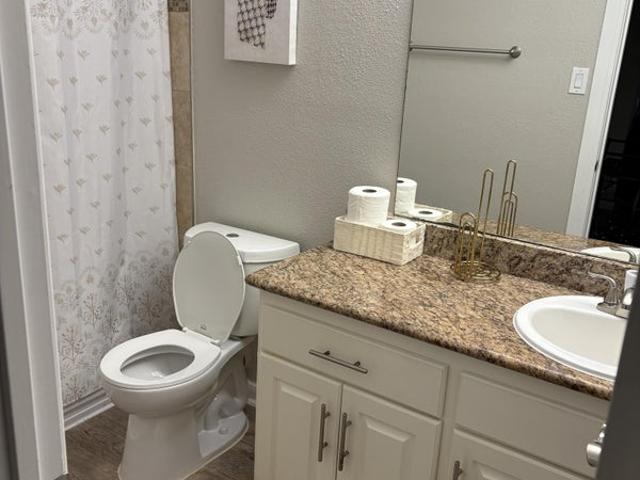 Looking for roommates