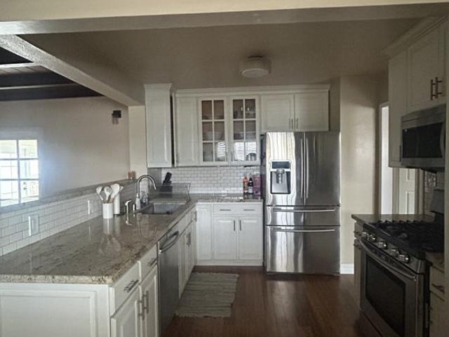 Looking for roommates!