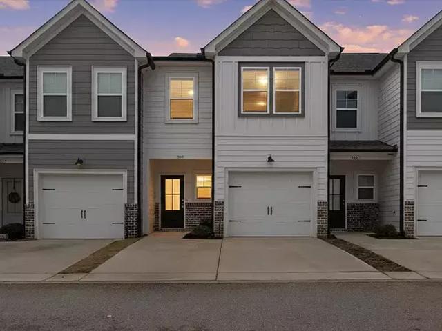 Looking for Roommates in Gated Townhome