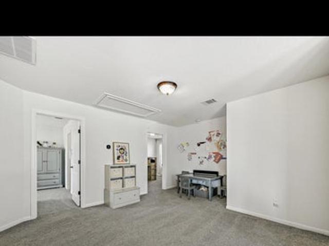 Looking for semi short term roomies