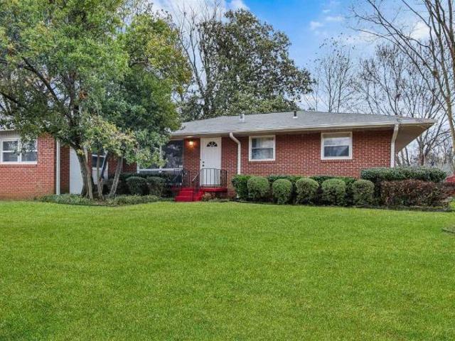 Looking for Student Roommates min walk from campus