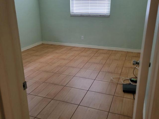 Looking to share a house in saint petersburg