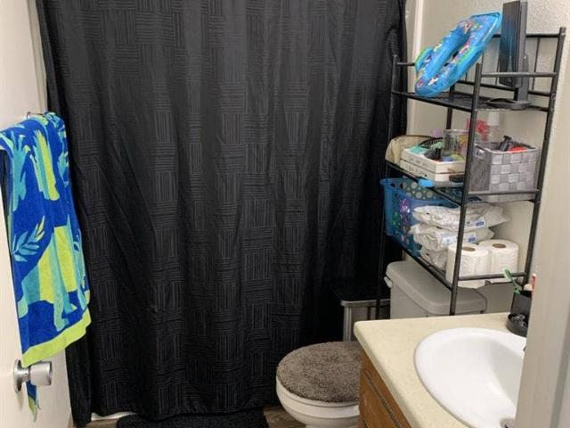 Looking 4 a female or single mother