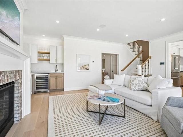 Lookout Ln, Portsmouth, Home For Sale