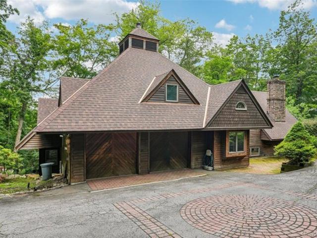 Lookout Rd, Tuxedo Park, Home For Sale