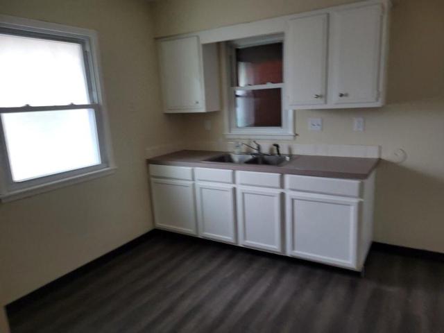 Loomis 2 Bedroom Apartment for Rent at Loomis Ave, Des Moines, IA 50315 Indianola Hills