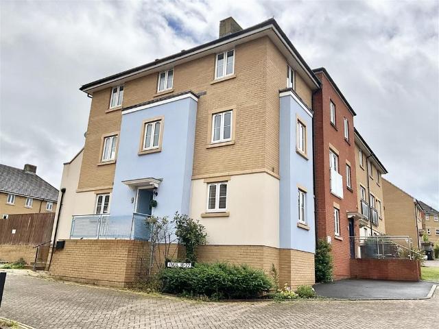 Loop Road, Mangotsfield, Bristol 4 bed semi detached house to rent £1,900 pcm £438 pw