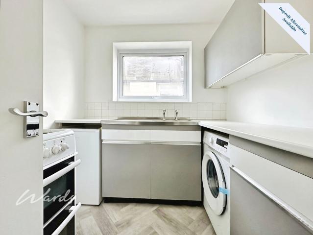 Loose Road, Loose, Maidstone ME15, 2 bed flat to rent, £1,250 pcm | PrimeLocation