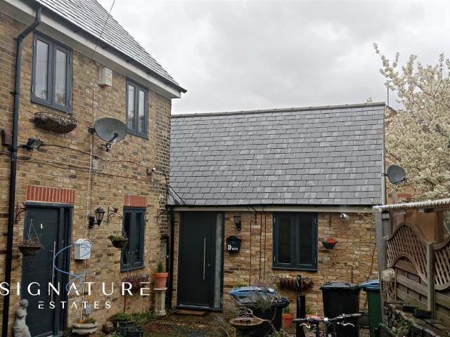 Loates Lane, Watford WD17, 1 bed terraced bungalow to rent, £1,550 pcm | PrimeLocation