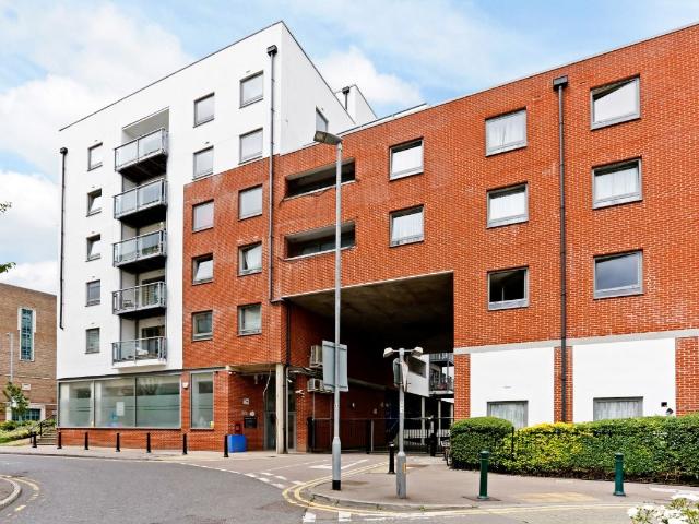 Loates Lane, Watford WD17, 2 bed flat to rent, £1,800 pcm | PrimeLocation