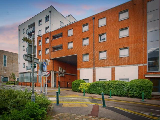 Loates Lane, Watford WD17, 2 bed property to rent, £1,800 pcm | PrimeLocation