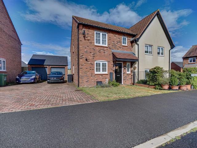 Loachbrook Farm Way, Congleton CW12, 3 bed property to rent, £1,300 pcm | PrimeLocation