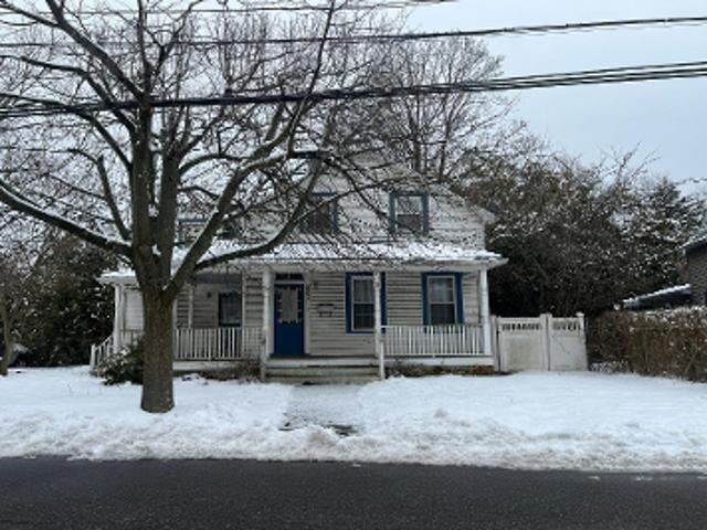 Locust Ave