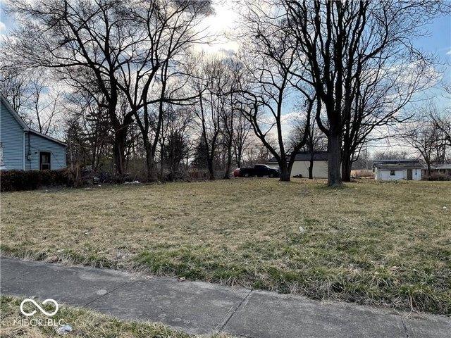 Locust St, Anderson, IN 46016
