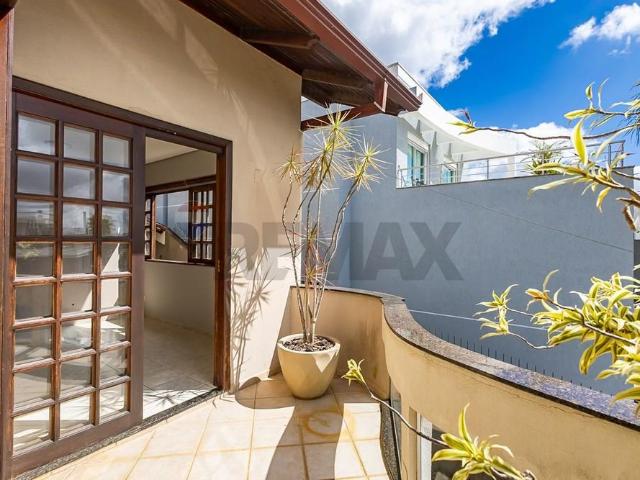 Locação Casa Santa Felicidade – 193m² 2 vagas – Condomínio Fechado