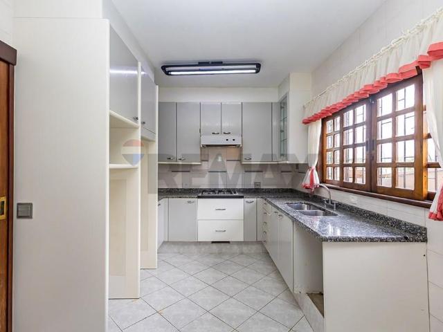 Locação Casa Santa Felicidade – 303m² 4 vagas – Condomínio Fechado
