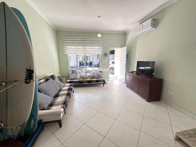 Locação anual: casa em condomínio na praia de Juquehy!