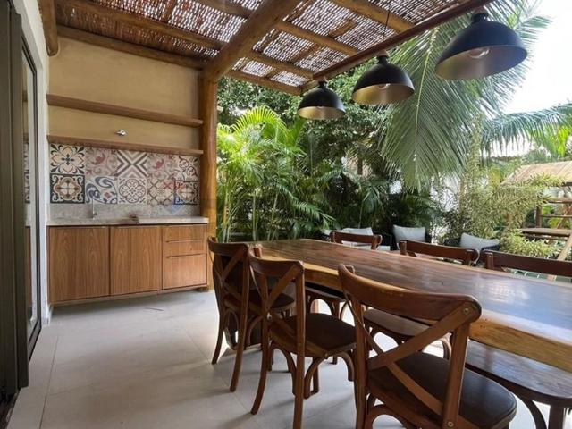 Locação Anual! Apartamento duplex, com 2 quartos, sendo 2 suítes, mobiliado em Imbassaí