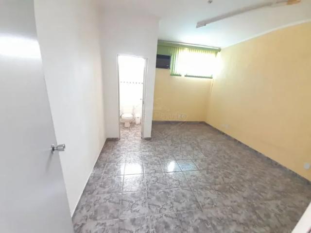 Locação de Comercial / Prédio na cidade de Araraquara