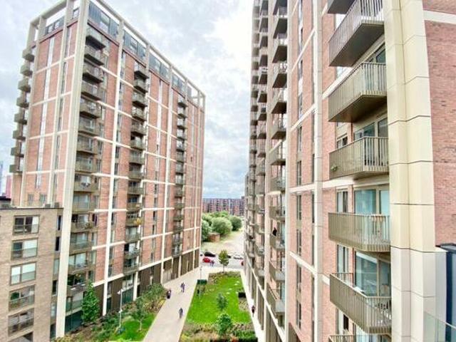 Local Crescent, Hulme Street, 2 Bedroom Flat